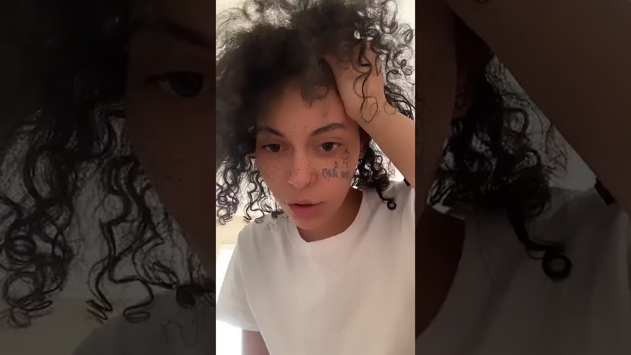 Ayleks tattoo twerk - YouTube