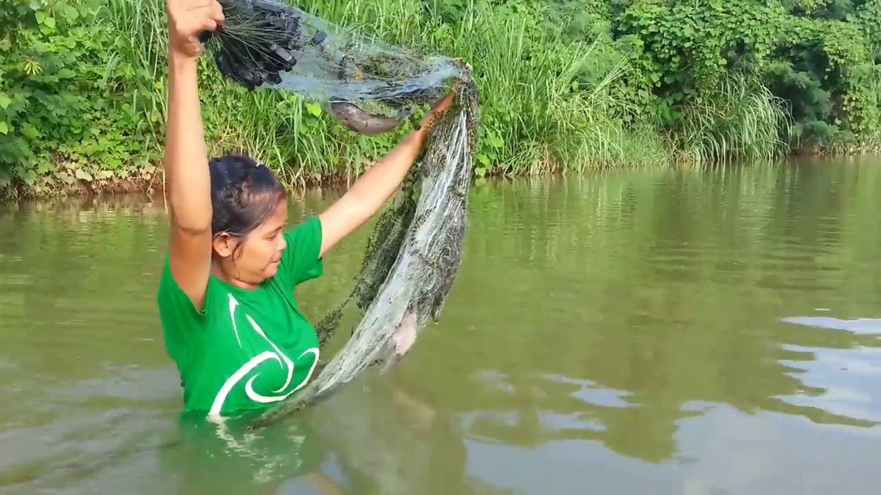 Beautiful Girl Fishing Amazing Fishing at Battambong How To Catch Fish ...