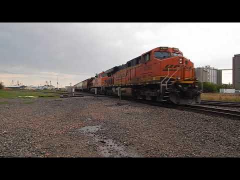 BNSF Grain Ft. X BNSF now GECX C44-9W #4591 - YouTube