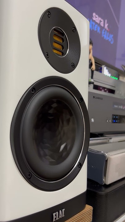 ELAC VELA BS403 - YouTube