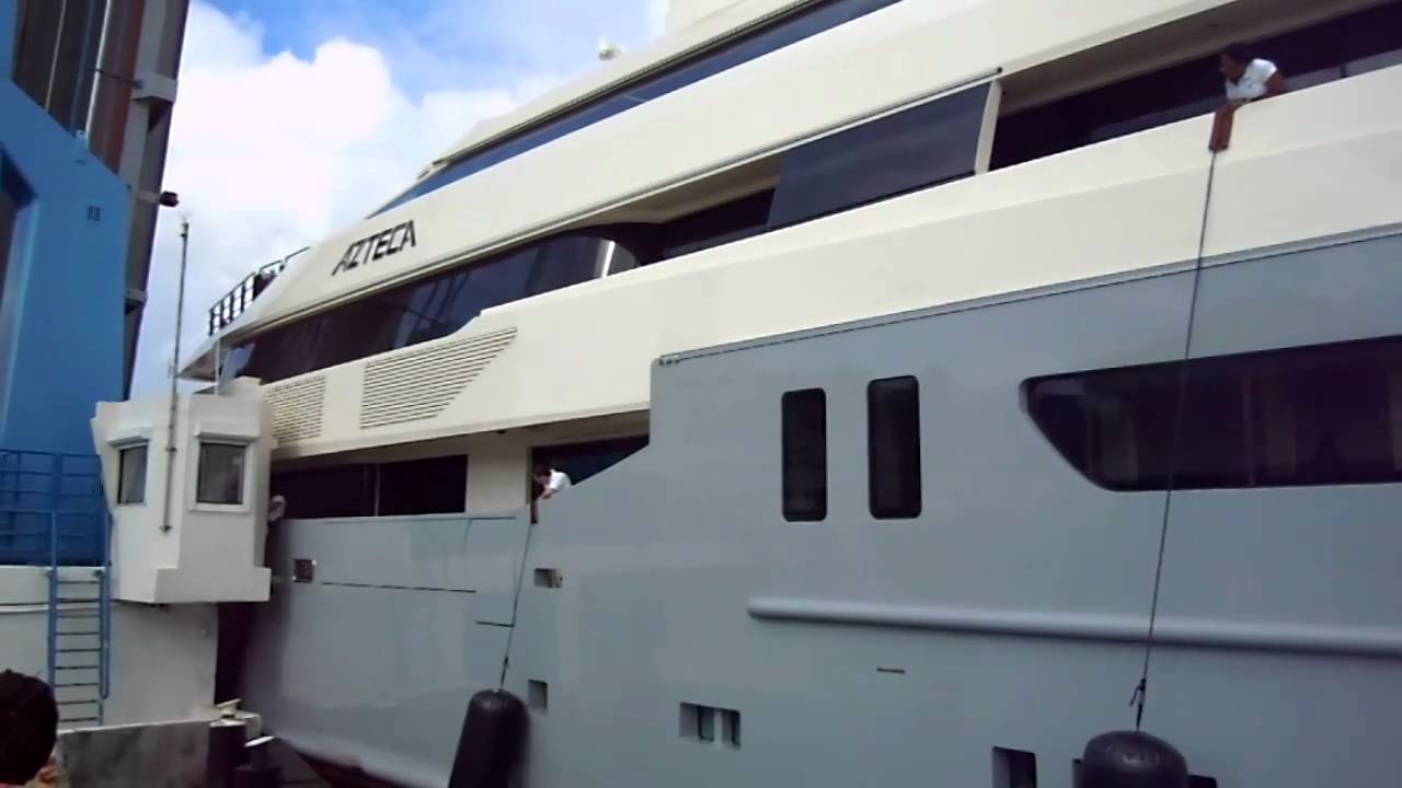 mega yacht azteca hitting bridge - YouTube