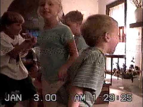 BEN DANCING WTH ALL THE OTHER COUSINS AT JUNE AND STEVES HOUSE - YouTube