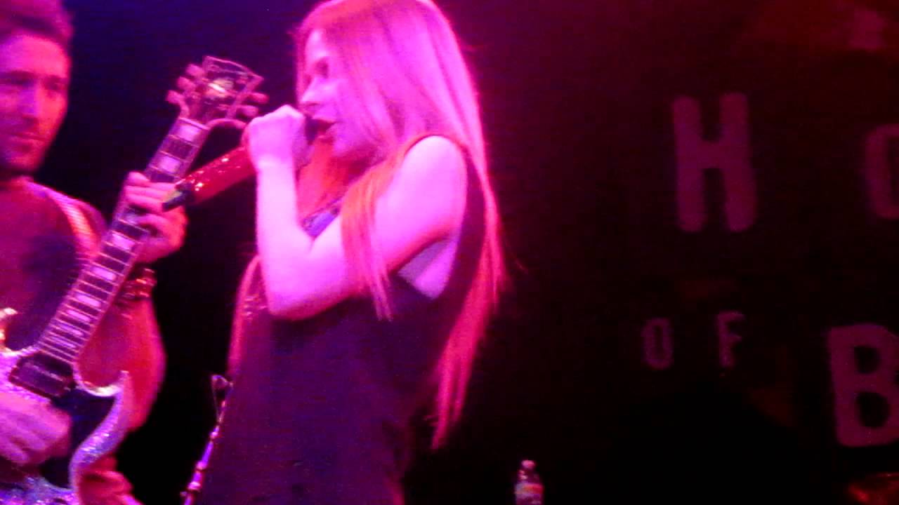 Girlfriend-Avril Lavigne - YouTube