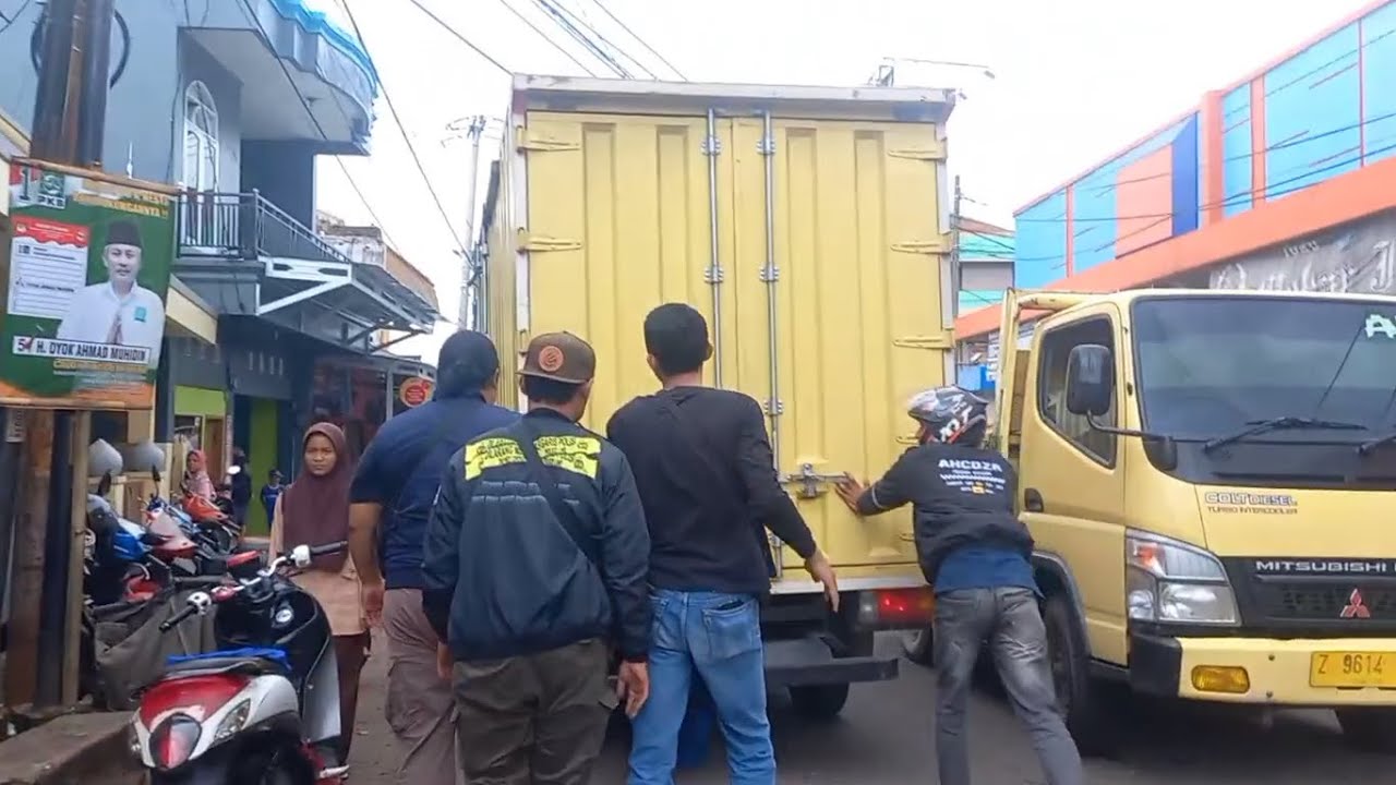 Patroli Polisi di Garut Gagalkan Pencurian Truk Box Bermuatan Makanan ...