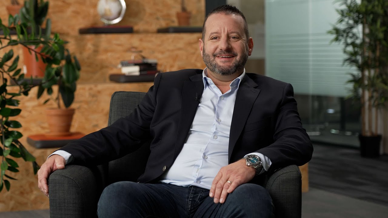 Changer de vie avec Les Mousquetaires - Roady - YouTube