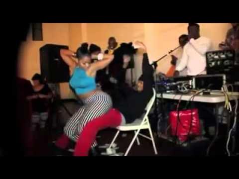 Lucky guy gets lap dance from big booty stripper m - YouTube