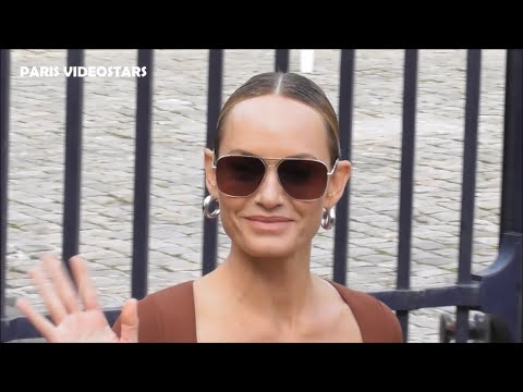 Cindy Mello, Charli Howard, Amber Valletta ..@ Paris Fashion show Victoria Beckham 30 september 2022