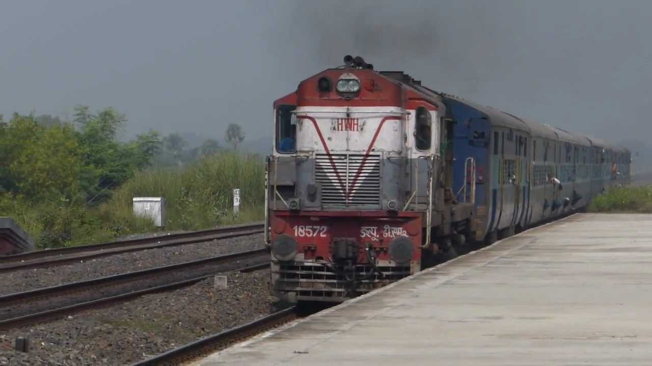 Rampurhat Sealdah Express flies past Prantik - YouTube