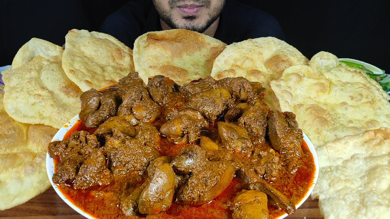 EATING CRISPY LUCHI WITH CHICKEN LIVER CURRY, CHILI AND ONION | FOOD ...