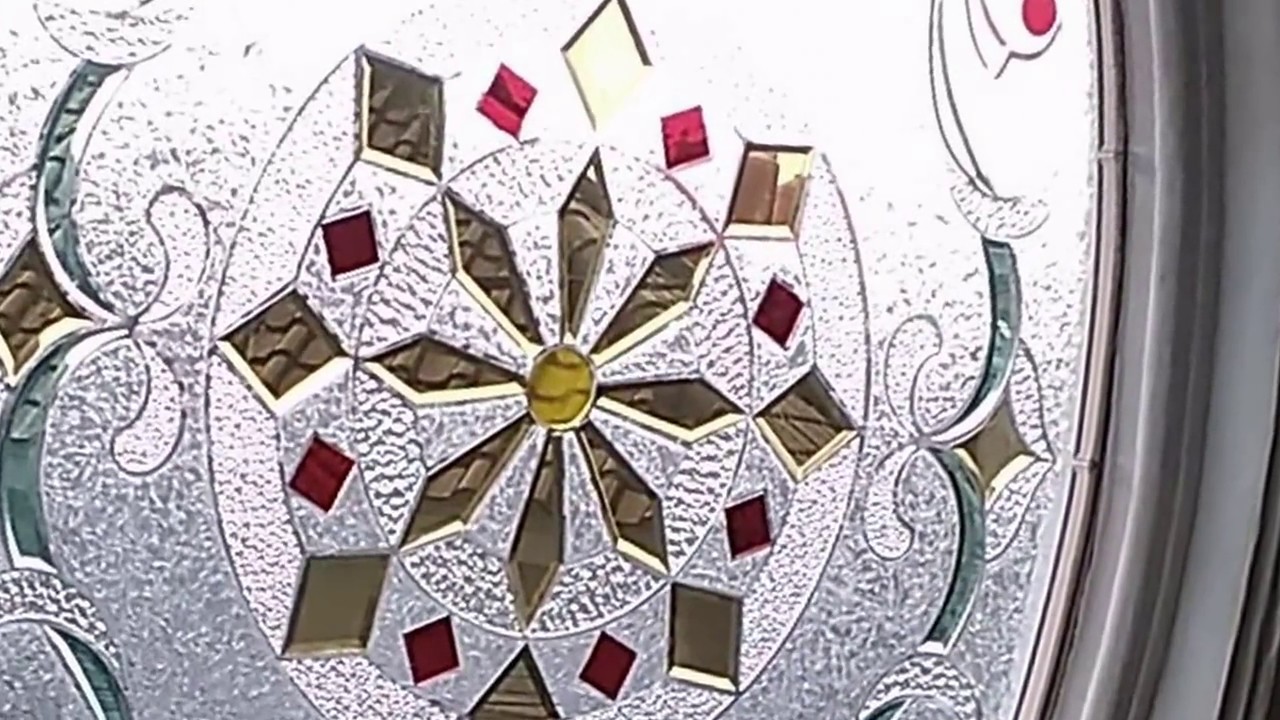 Hasil Karya Seni Kaca Patri Sinar Griya Jakarta - YouTube