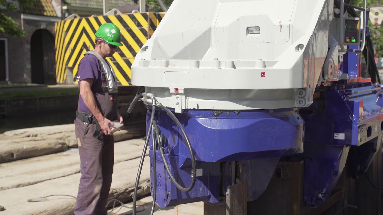 Sheet Piles Silent piler - YouTube