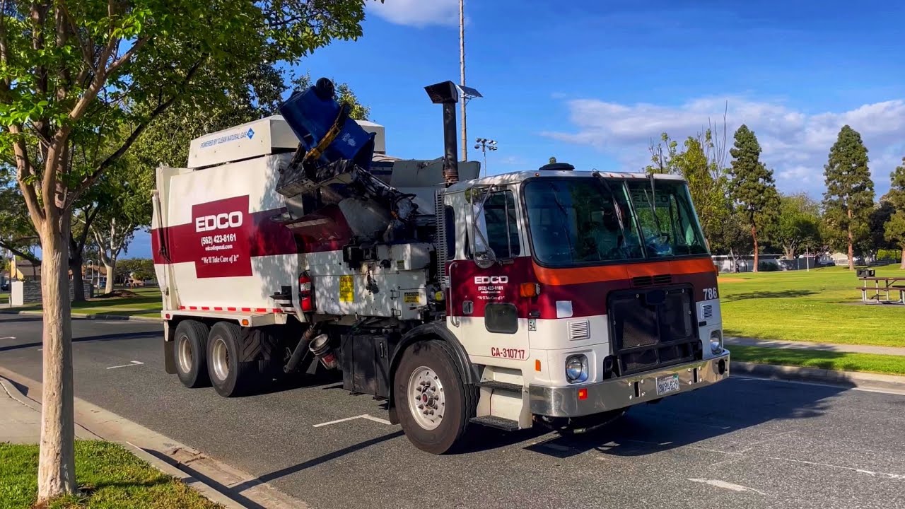 EDCO Disposal Autocar 786 Collecting Recycling - YouTube
