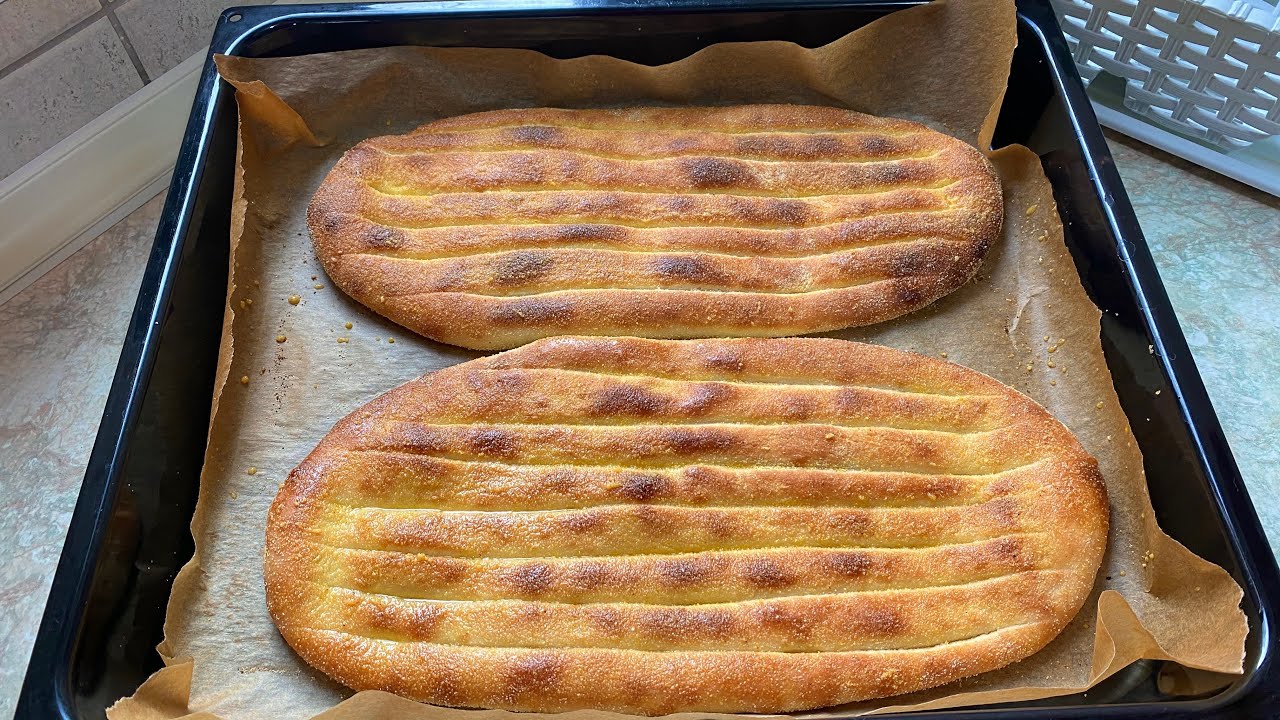 Pitalka me miell misri dhe vaj ulliri te shkrifta sikur ne restorant ...