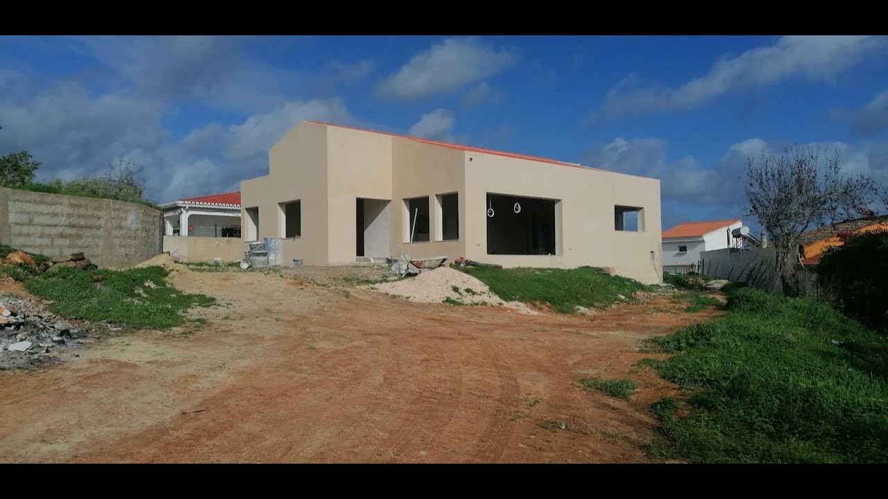 Primeira Casa em Blocos de Cânhamo - Portugal - YouTube