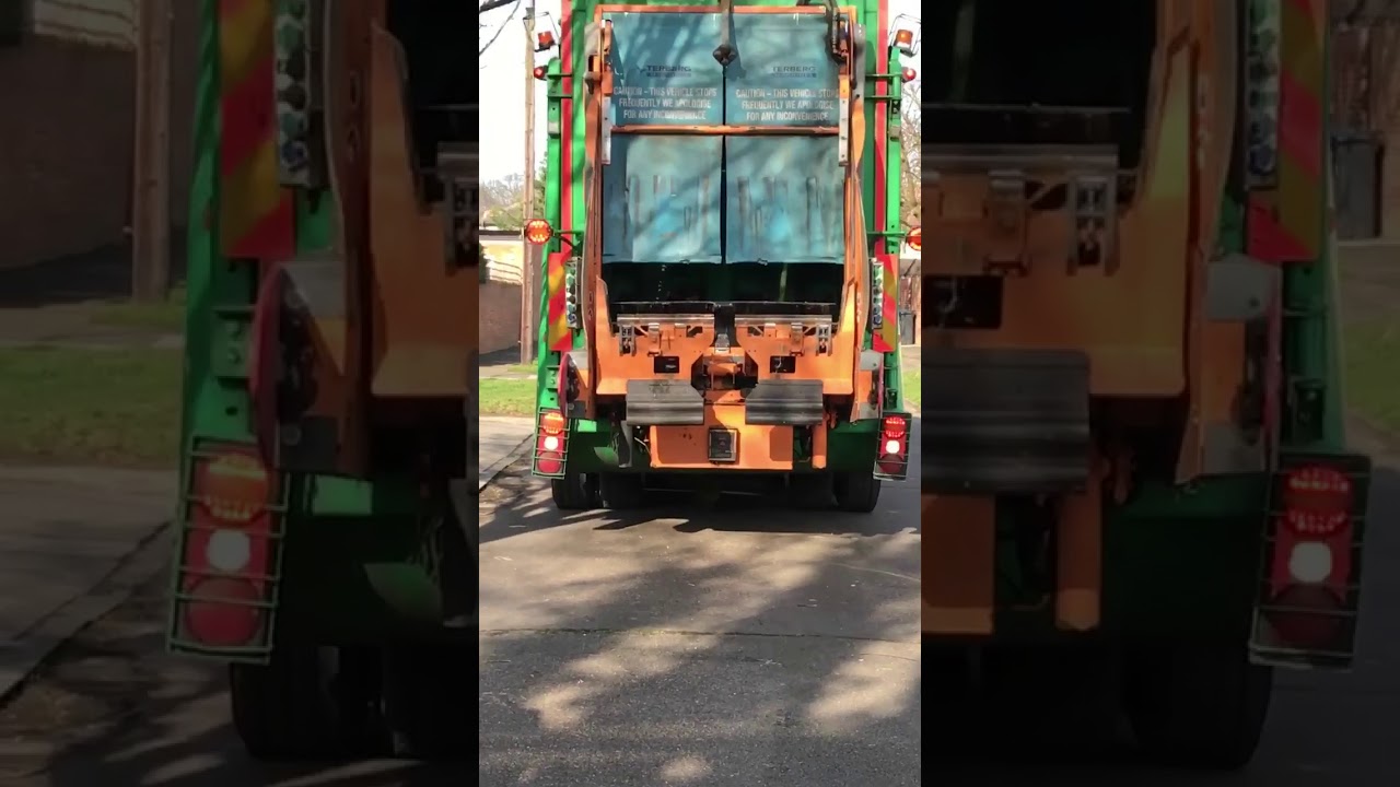 World worst dustcart drivers - YouTube