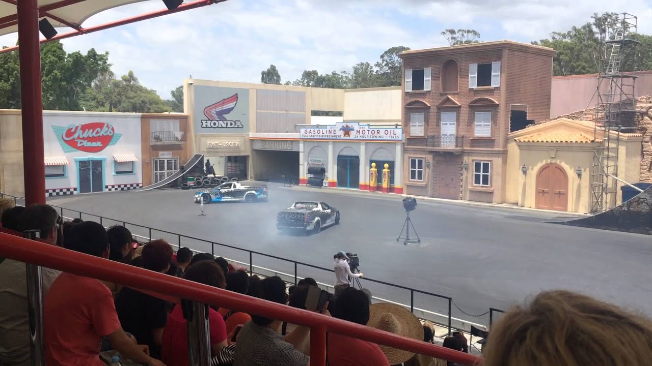 Movie World Stunt Driver show - YouTube