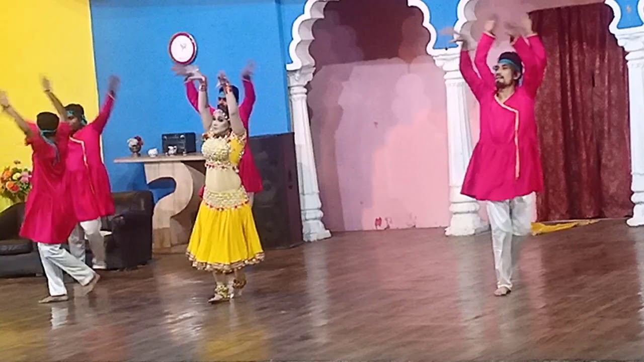 Warda Shah New Mujra Hot - YouTube