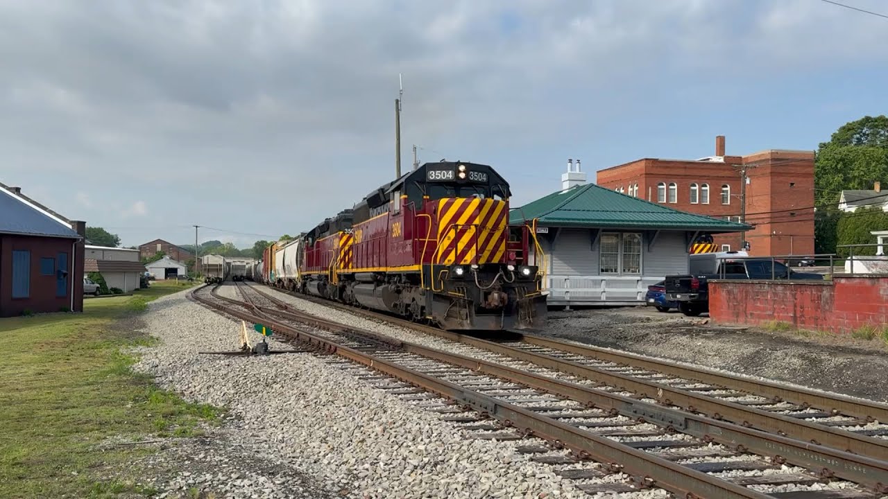 Chasing 2 SWP trains & Wheeling & Lake Erie dropping off AVR 3003 ...