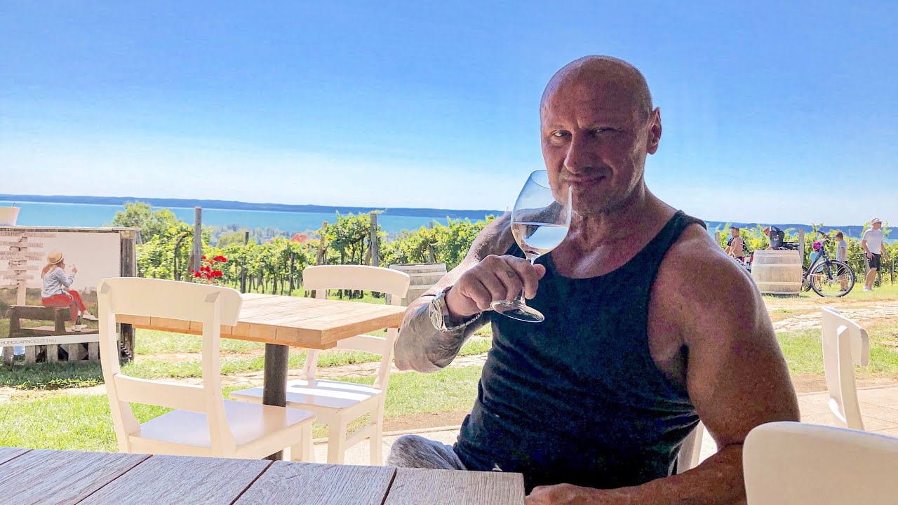 Relax a Balatonon. Nemcsak a buli meg a strand Egy kis bor-és ...