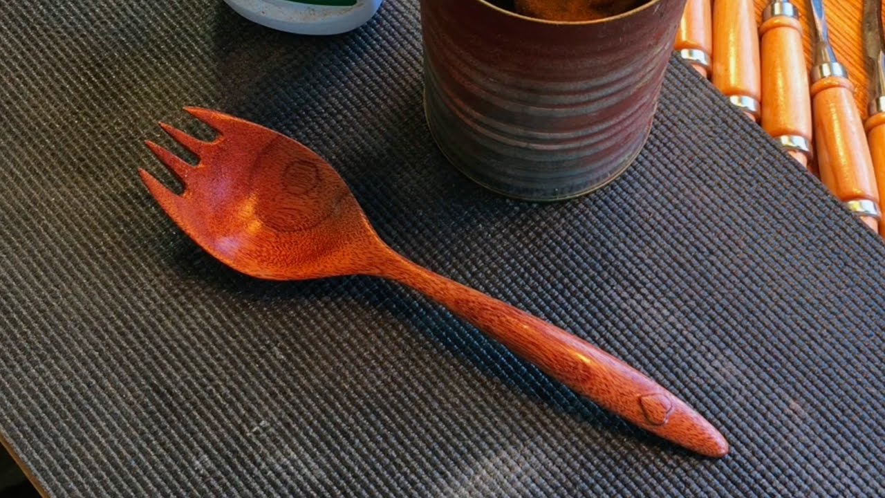 Fine Detailing A Hand Carved Spork - YouTube