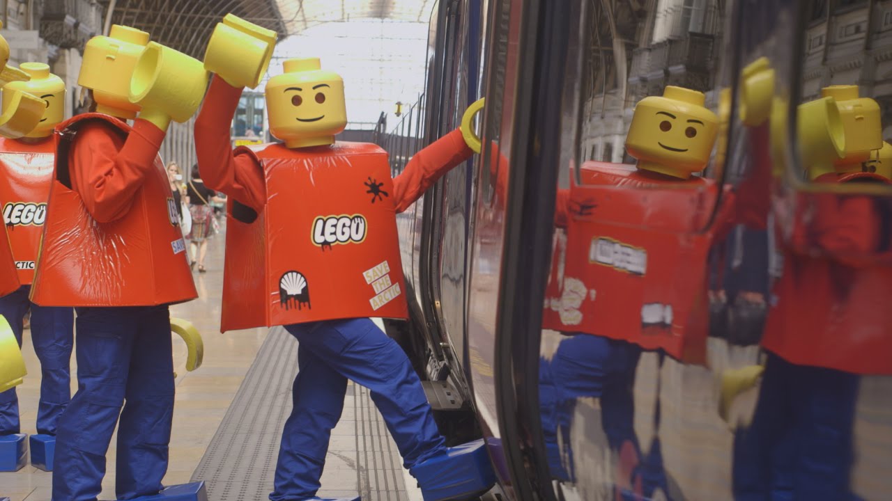Giant LEGO people are awesome - YouTube