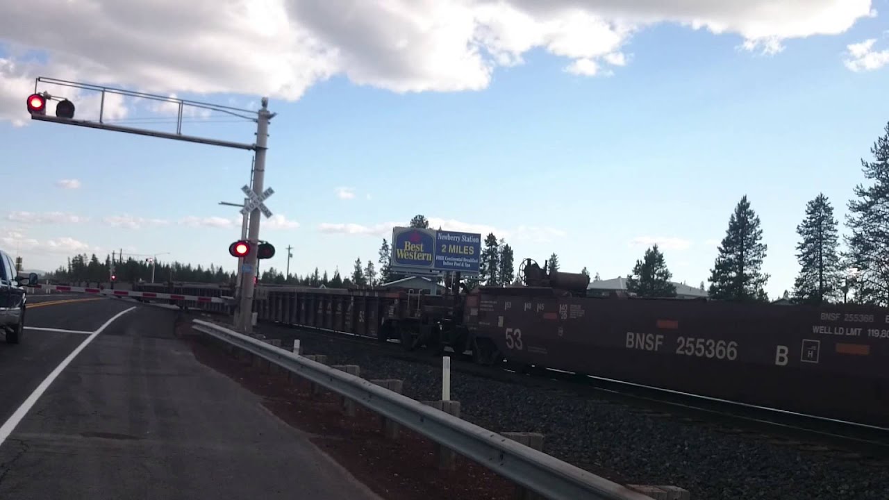 BNSF 7102 SB with a very nice P5 - YouTube