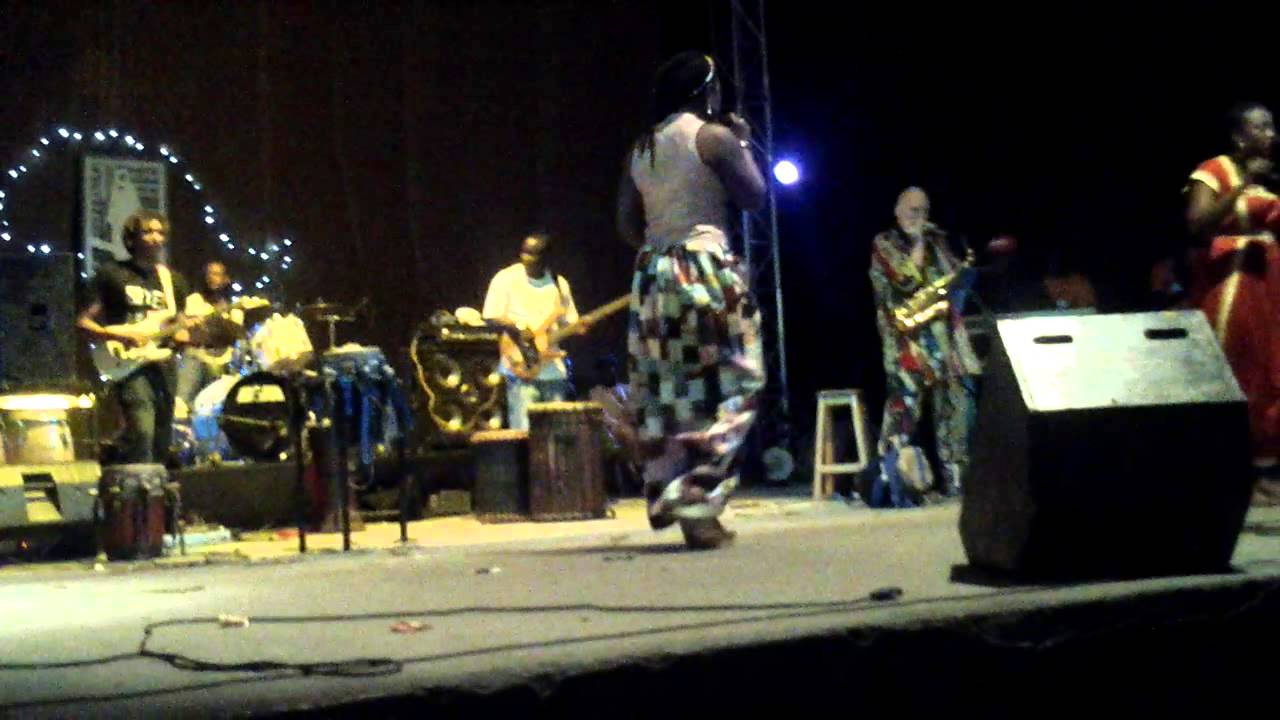 AICHA KARA BAMBA MERCI VERSION LIVE - YouTube