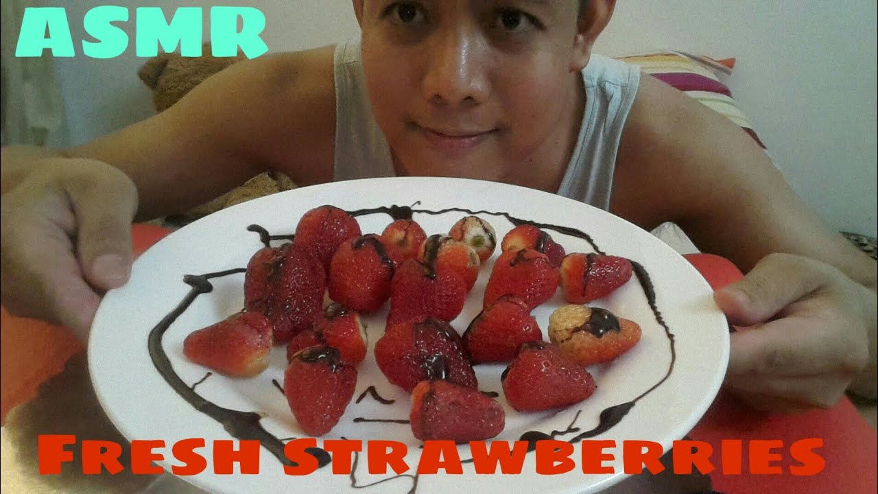 ASMR EATING FRESH STRAWBERRIES WITH HERSHEY'S SYRUP - YouTube