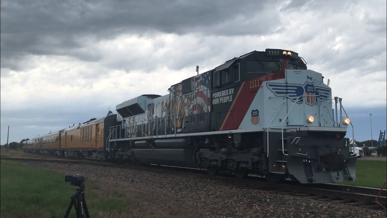 UP 1111 Powered By Our People Unit Leading OCS Train Through MN - YouTube
