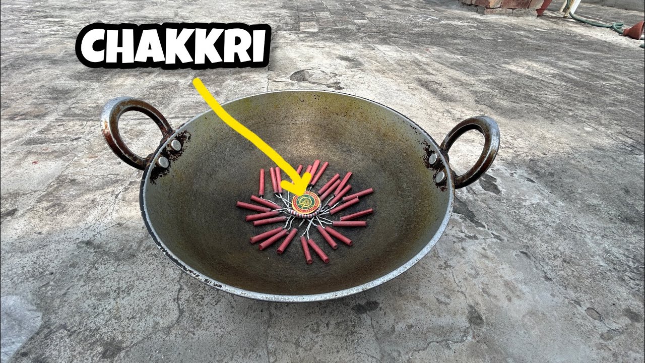 Ravindra Murga Chhap Pataka ke Round mei chakri in kadhai - YouTube