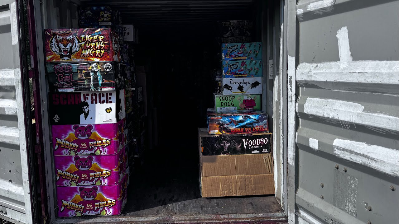 FIREWORKS STASH 2026 🔥🔥💥 CONTAINER FULL OF BANGERS #1 🦾🦾🧨 HMU 🤙 - YouTube
