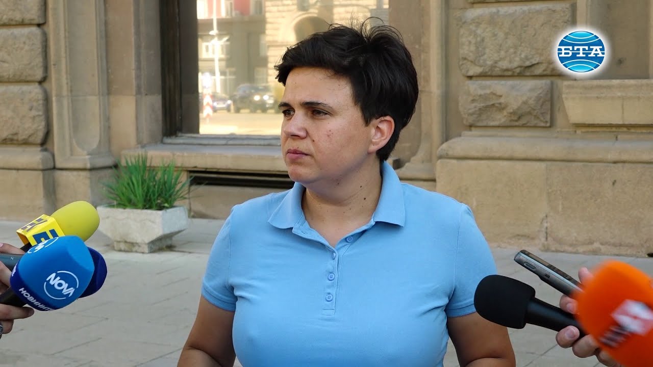Над 7000 души искат от президента да наложи вето върху законови промени