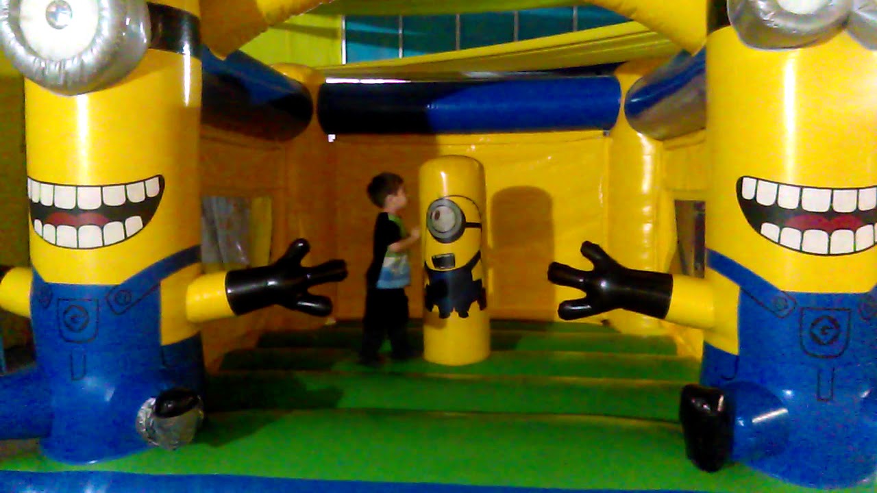 Minions - Andrew jugando en Brincolines Urban Village - YouTube