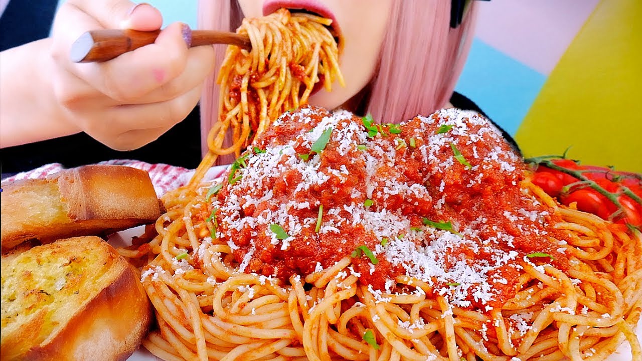 ASMR Spaghetti & Meatballs | BIG BITES | Eating Sounds 먹방 - YouTube