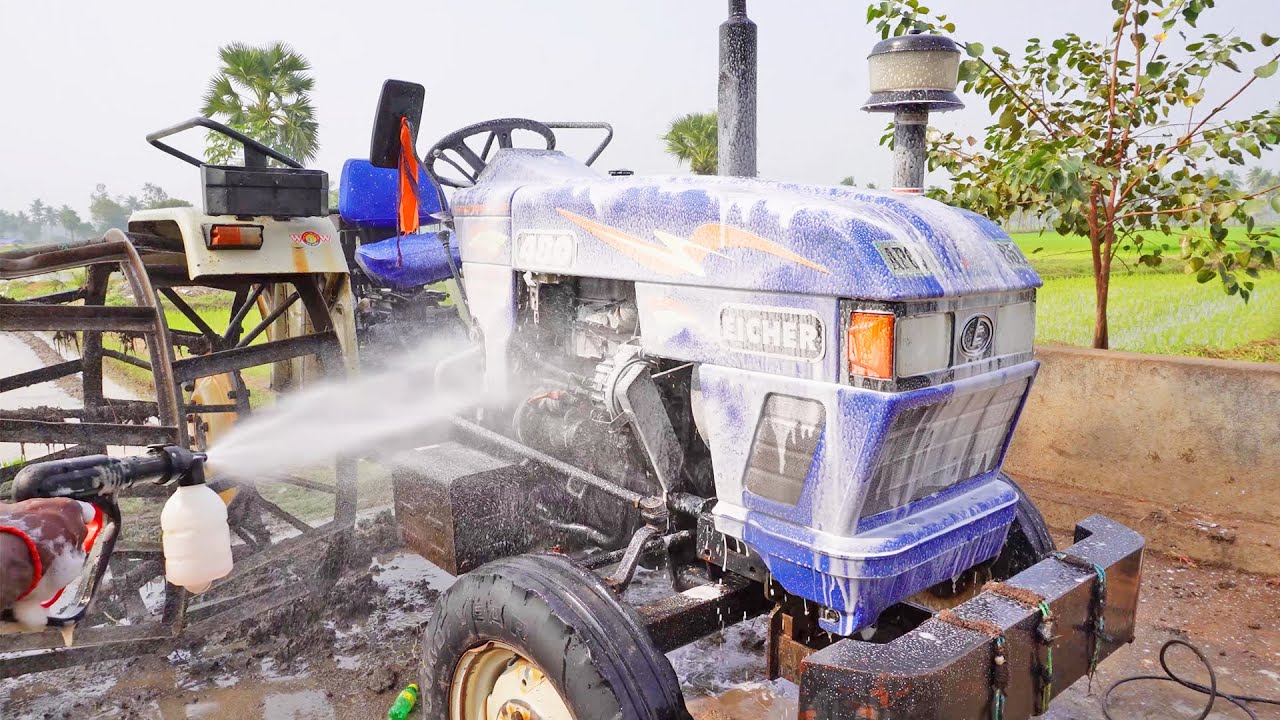 Dirty Eicher 480 Tractor vehicle clean, Wash with high pressure washer ...