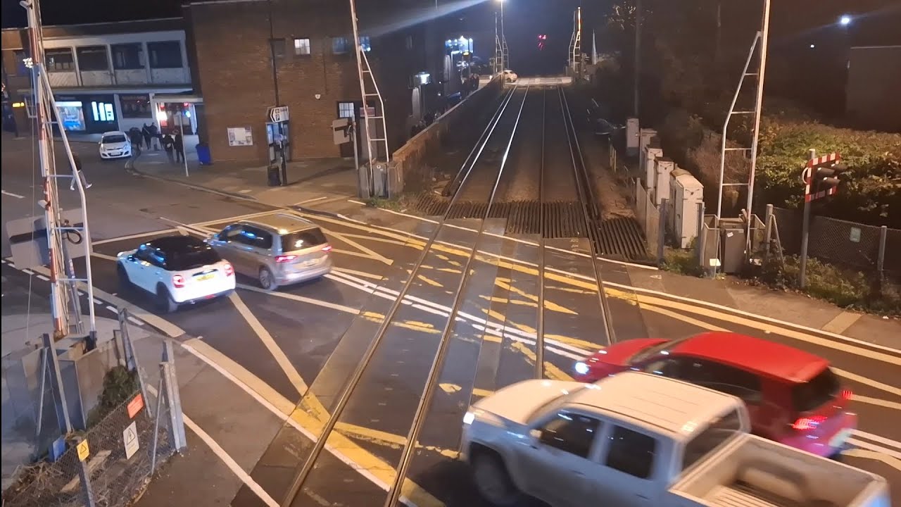 Chichester level crossing - YouTube