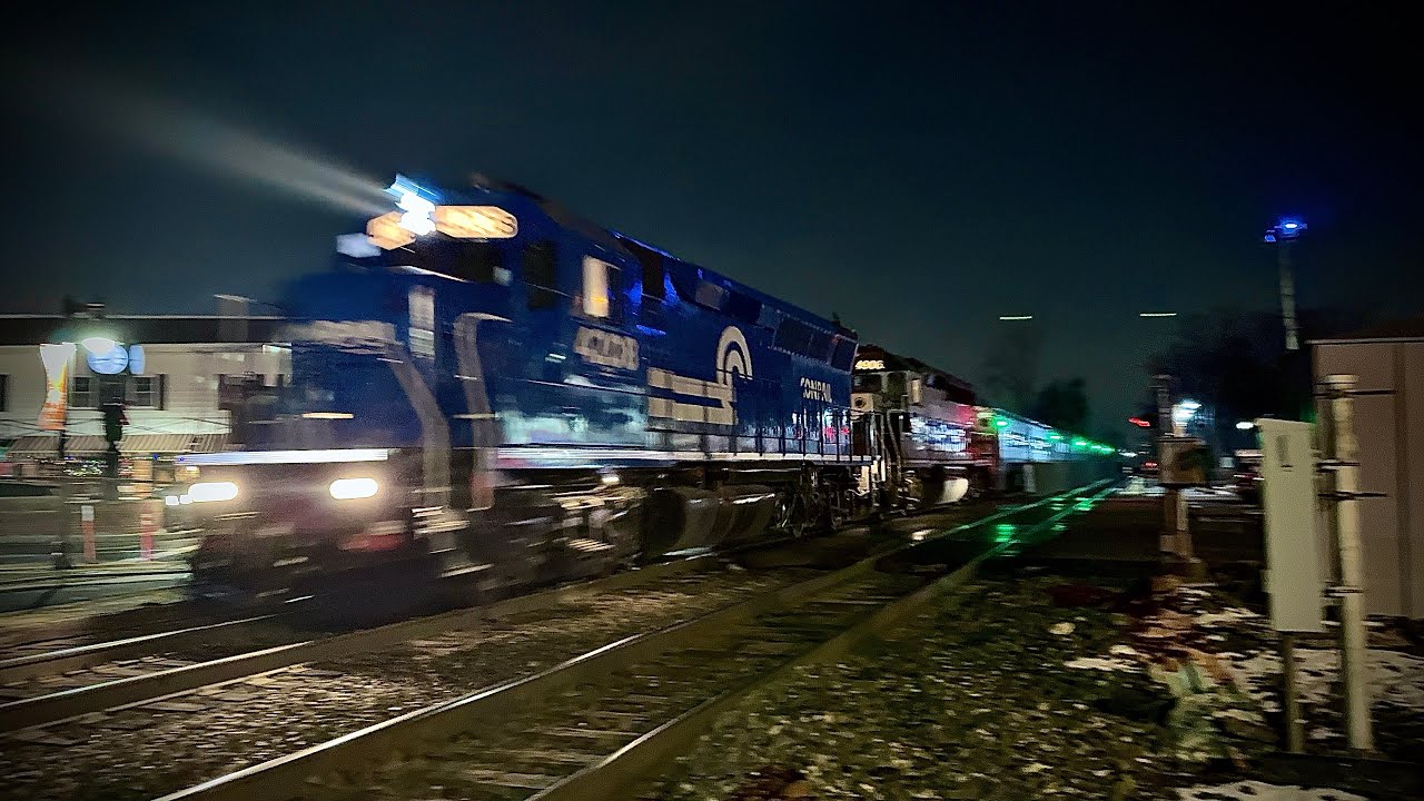 Double-header: NJ Transit Conrail Heritage Unit GP40PH-2B 4208 & MNCR ...