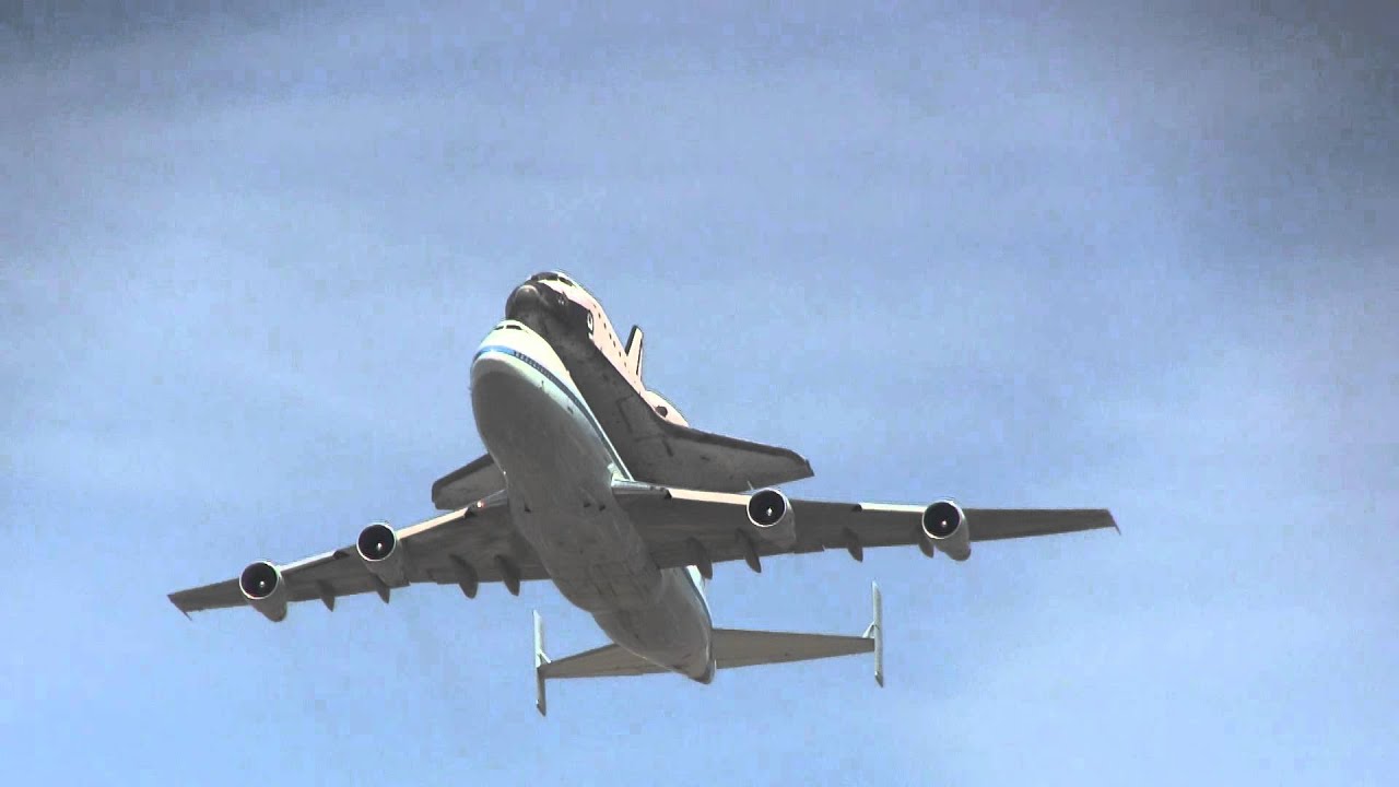 Space Shuttle Endeavour flyover at USC in Los Angeles - YouTube