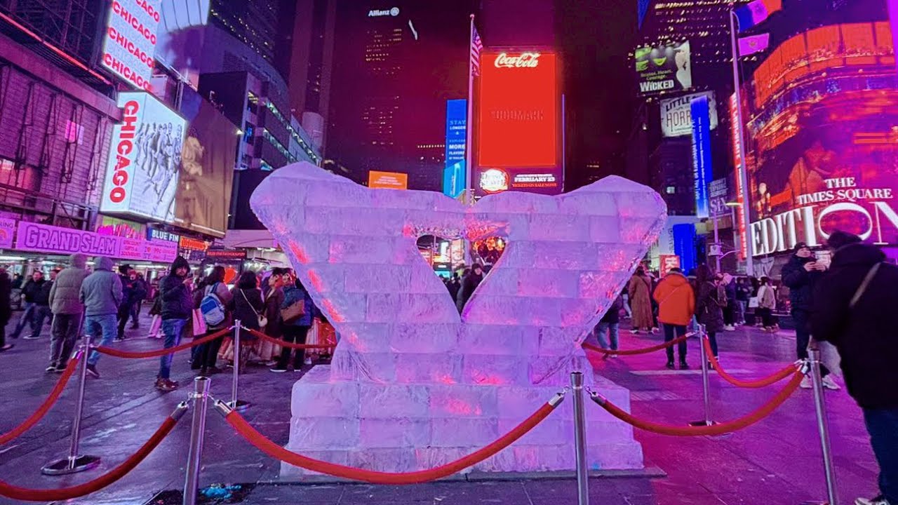Valentine’s Day in New York City Times Square Night Walk [4K] - YouTube