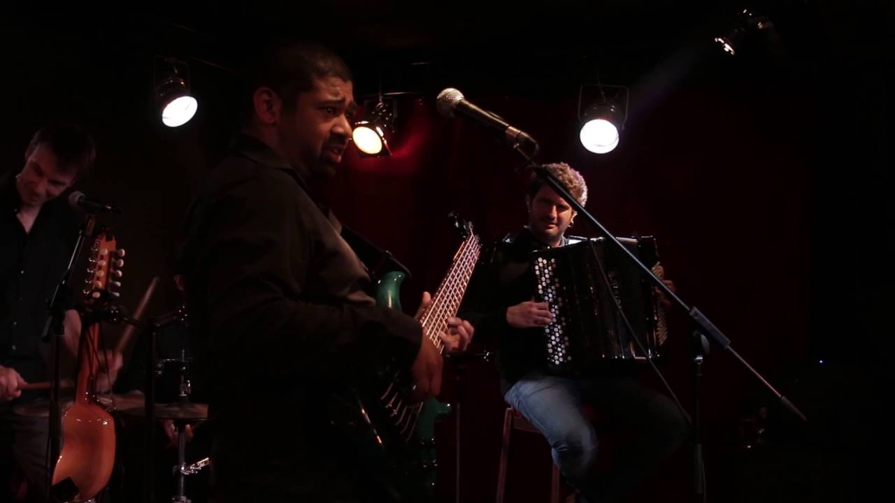 Julian Babou - Batt’ un Patt' - Live au Taquin - YouTube