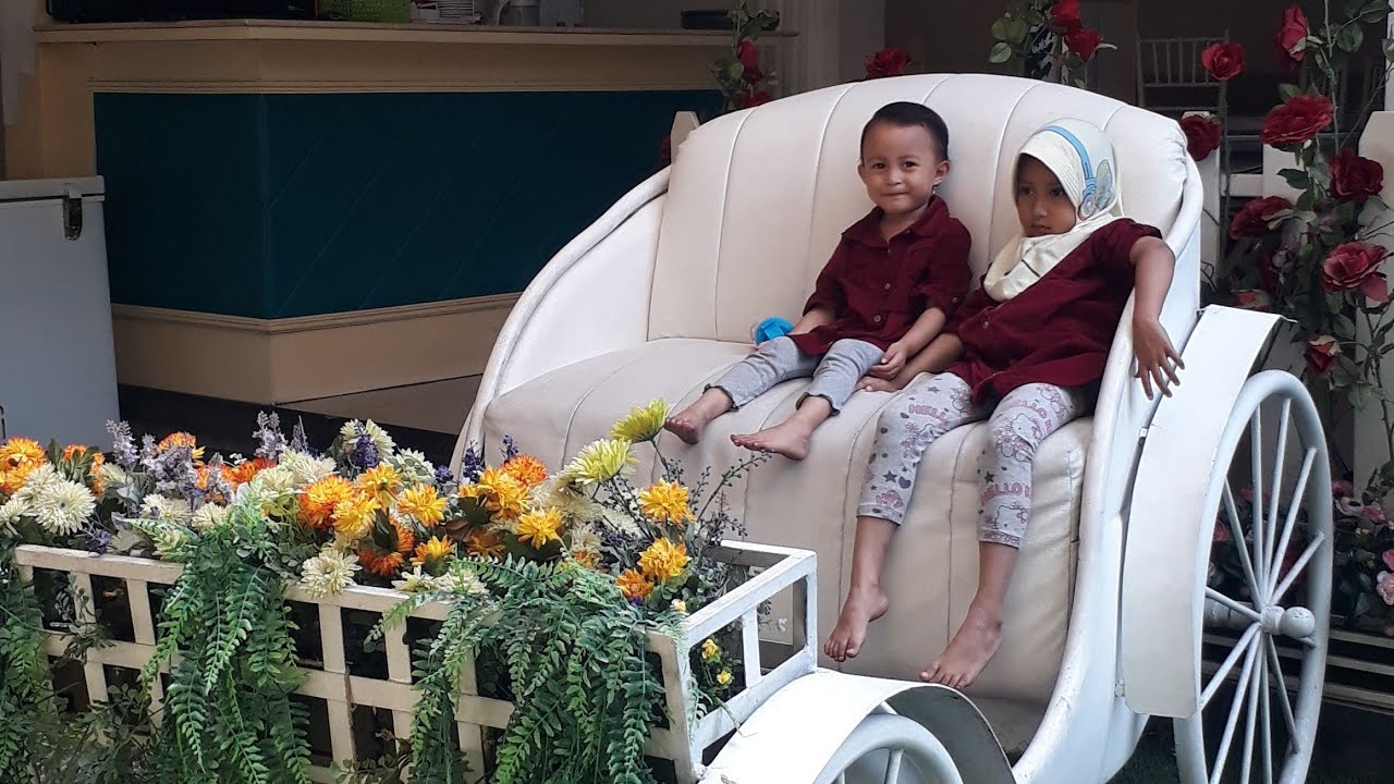tempat makan cocok untuk keluarga || instagramable || le delice cafe ...