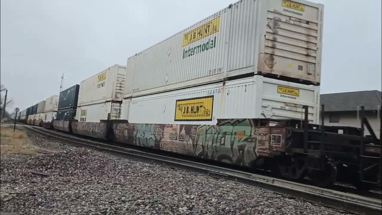 BNSF 7672 leads a long Intermodal with a double Rear DPU!! - YouTube