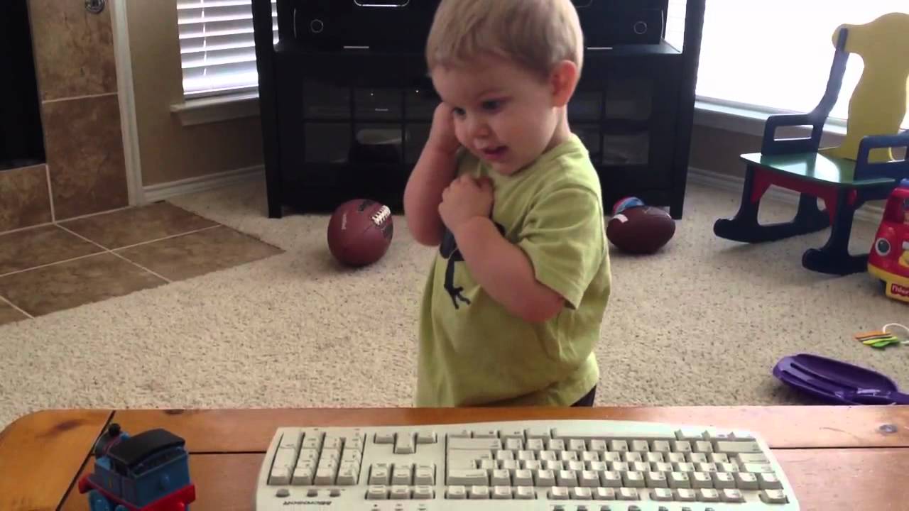 Multitasking Colin's new keyboard - YouTube