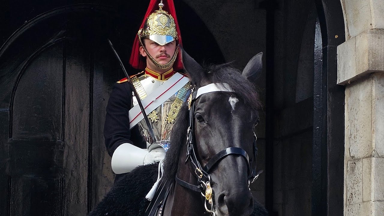 The King's Guard Today is live - YouTube