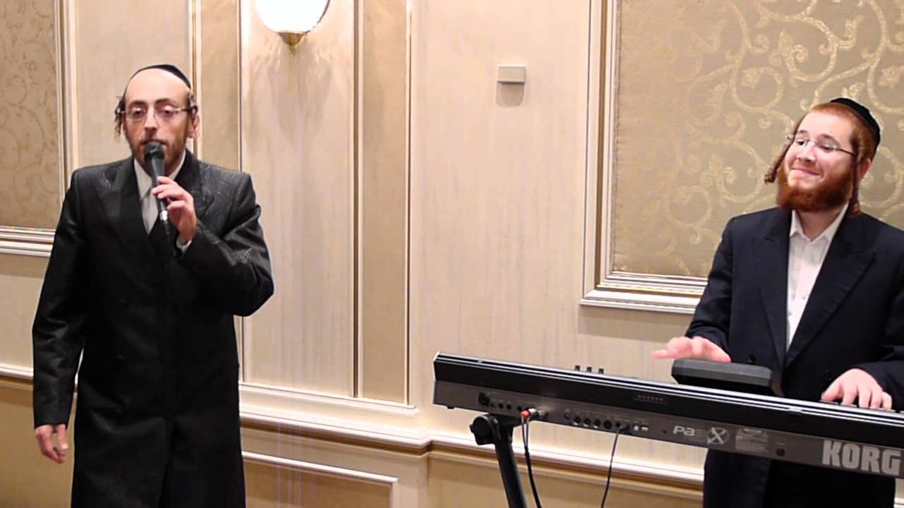 Arele Samet singing at the Mincha Chadasha Violipol Chassuna - YouTube