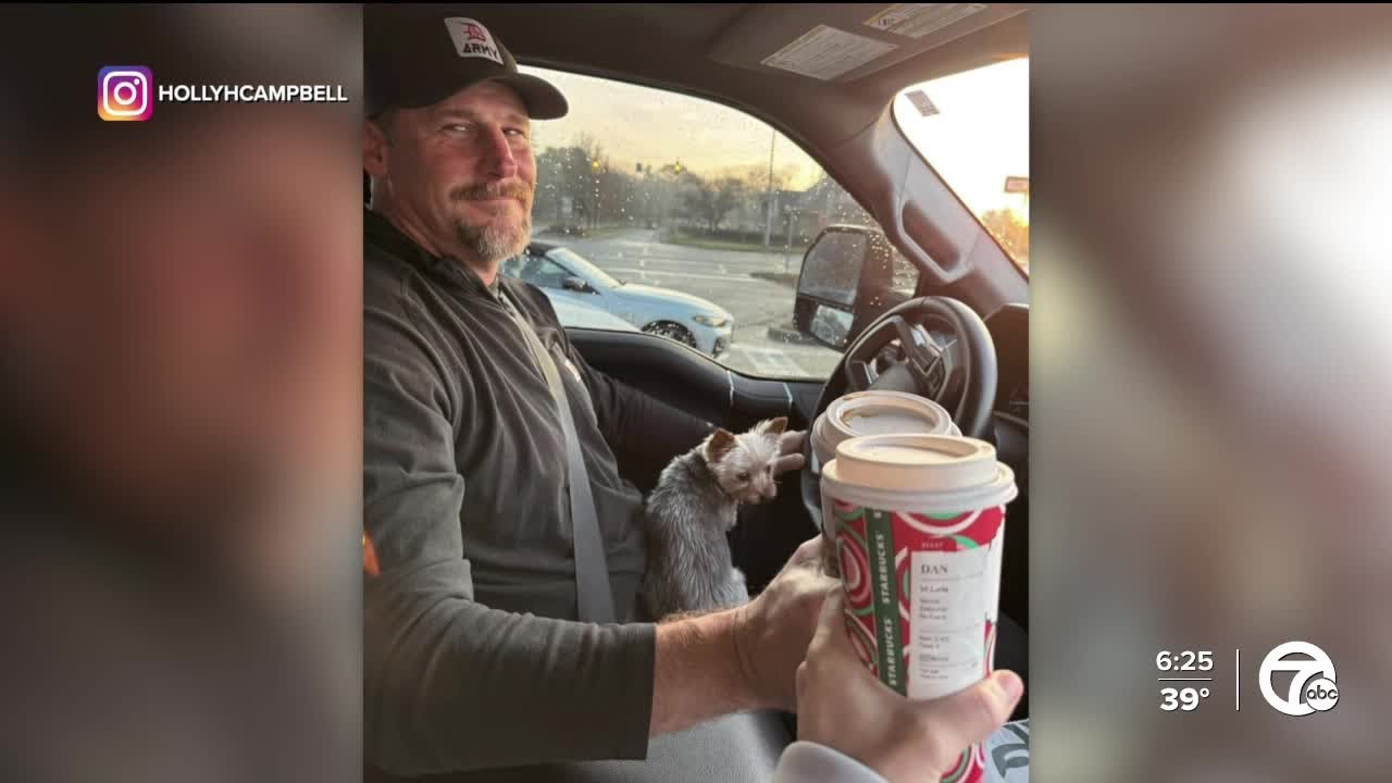 Dan Campbell gets asked about his dogs at Lions press conference - YouTube