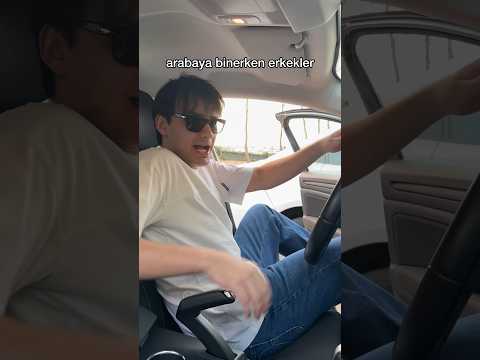 Arabaya binerken erkekler