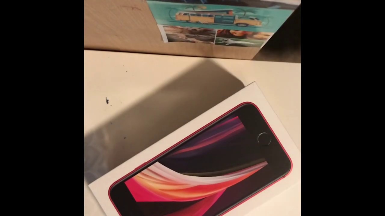 iPhone SE unboxing (RED) - YouTube