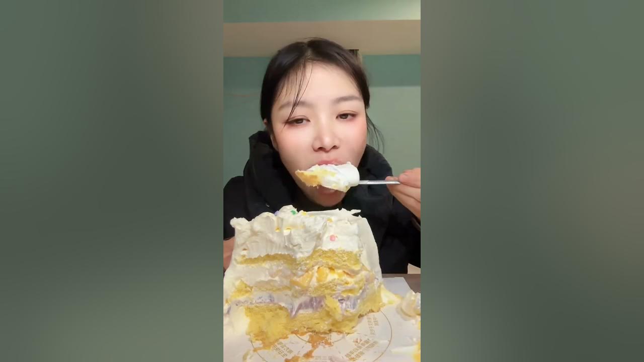 MUKBANG FUNFETTI CREAM CAKE - YouTube
