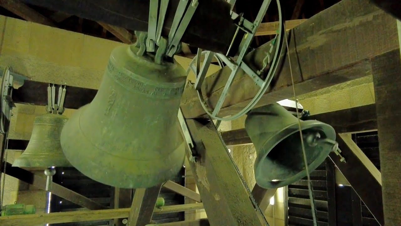 Echternach (L), die Glocken der Willibrordus Basilika - YouTube
